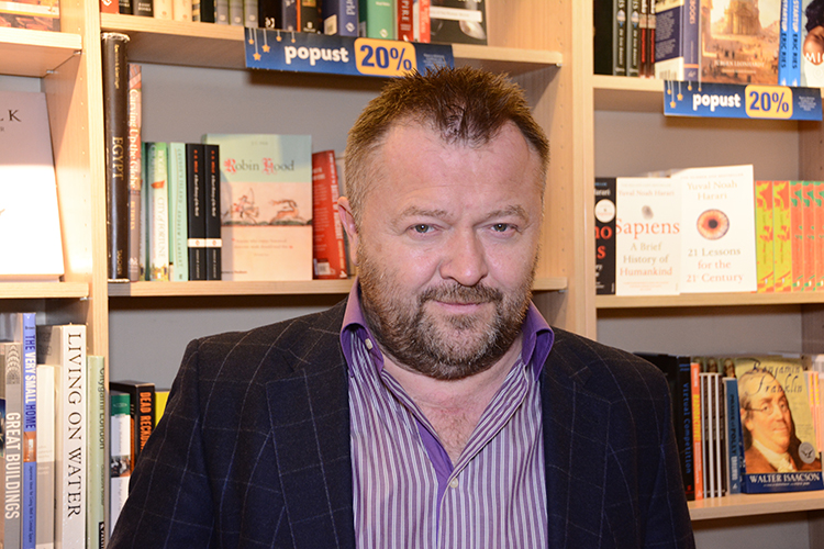 Laguna - Bukmarker - Branko Rosić: Ovde sve stoji osim našeg vremena ...